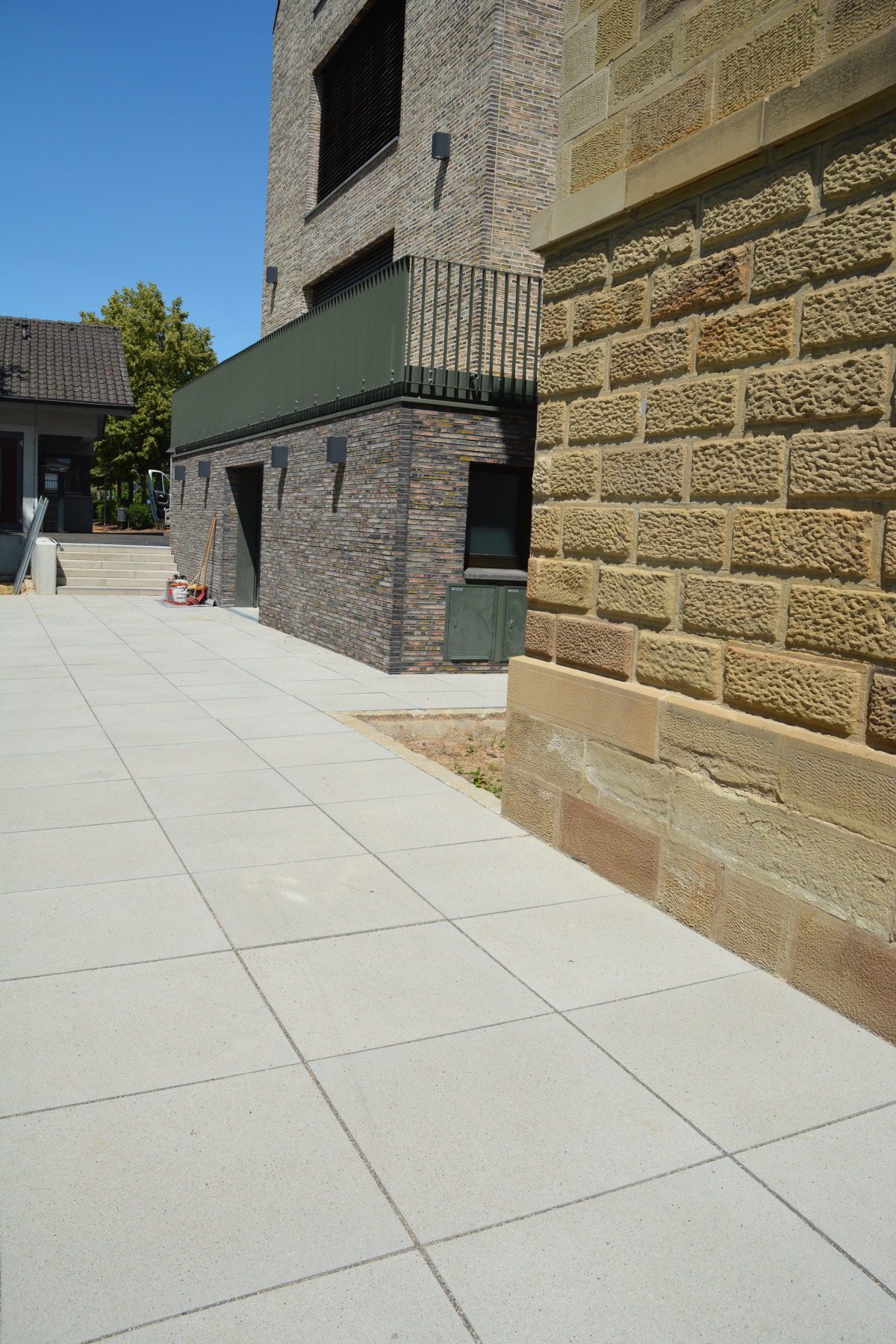 Concrete slabs as a common element - Concrete Plant Precast Technology