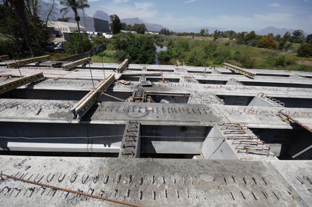 South Africa: Paarl bridges widened with precast concrete beams ...