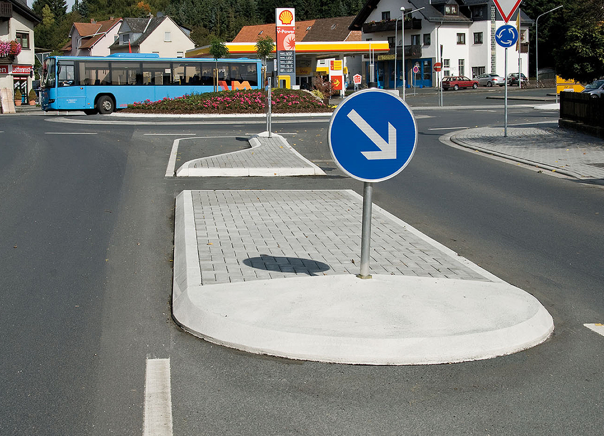 Curbstones and traffic islands quickly and safely installed - Concrete ...