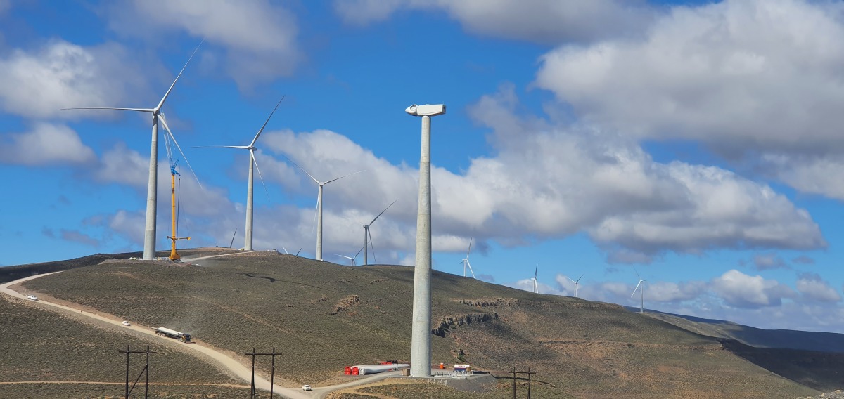 Roggeveld wind farm generators mounted on precast concrete towers ...