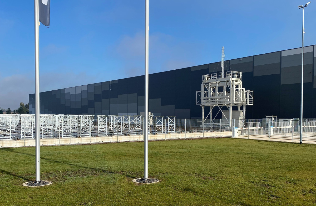 Handling precast walls and floor slabs with ease: Software-controlled ...