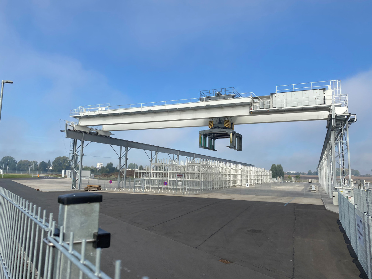 Handling precast walls and floor slabs with ease: Software-controlled ...