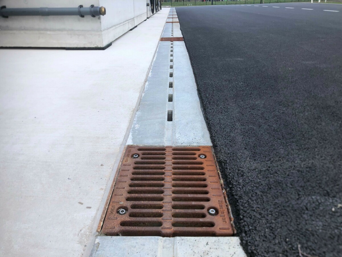 Concrete slot drains for Dutch de-icing salt support bases - Concrete ...