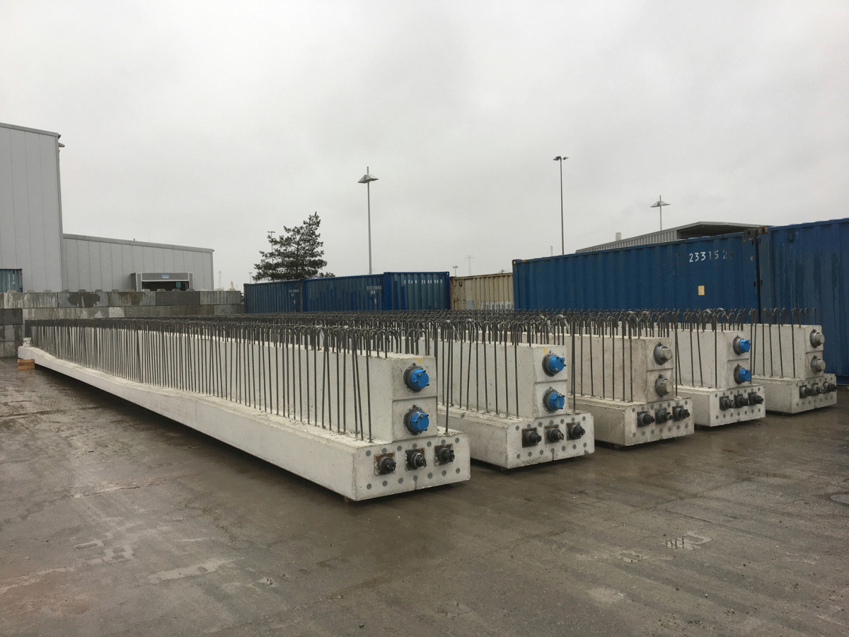 Micro-reinforcement of 2,000 m3 concrete with 4 tons of Sika Crackstop ...