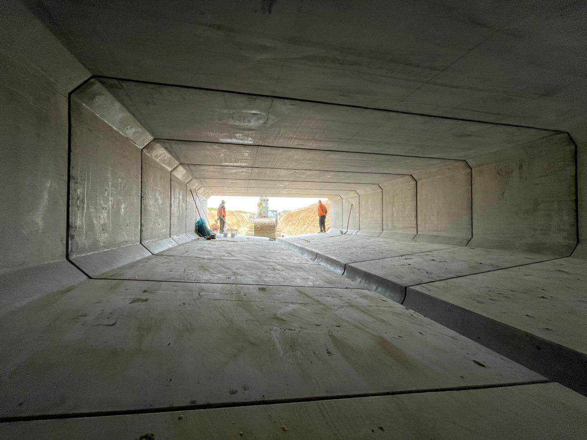 Storage sewer for industrial estate and research airport - Concrete ...