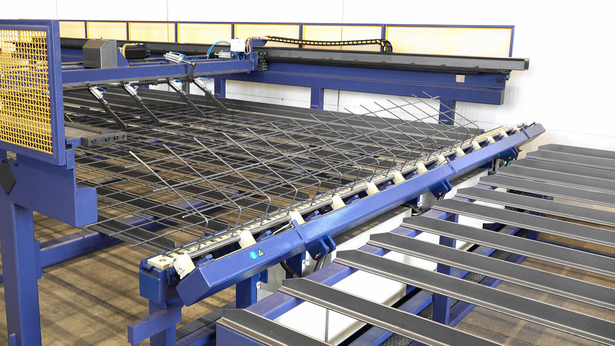 Flexible mesh welding lines with mesh bending stations and integrated ...