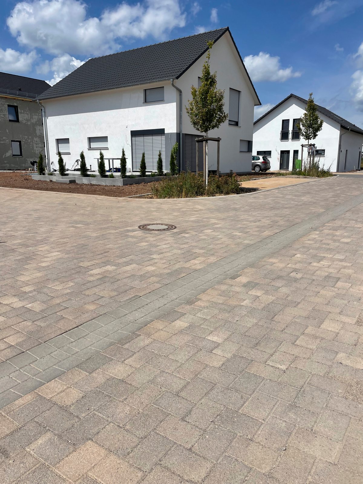 Alleenfeld newbuild housing development paved with Stuttgarter ...