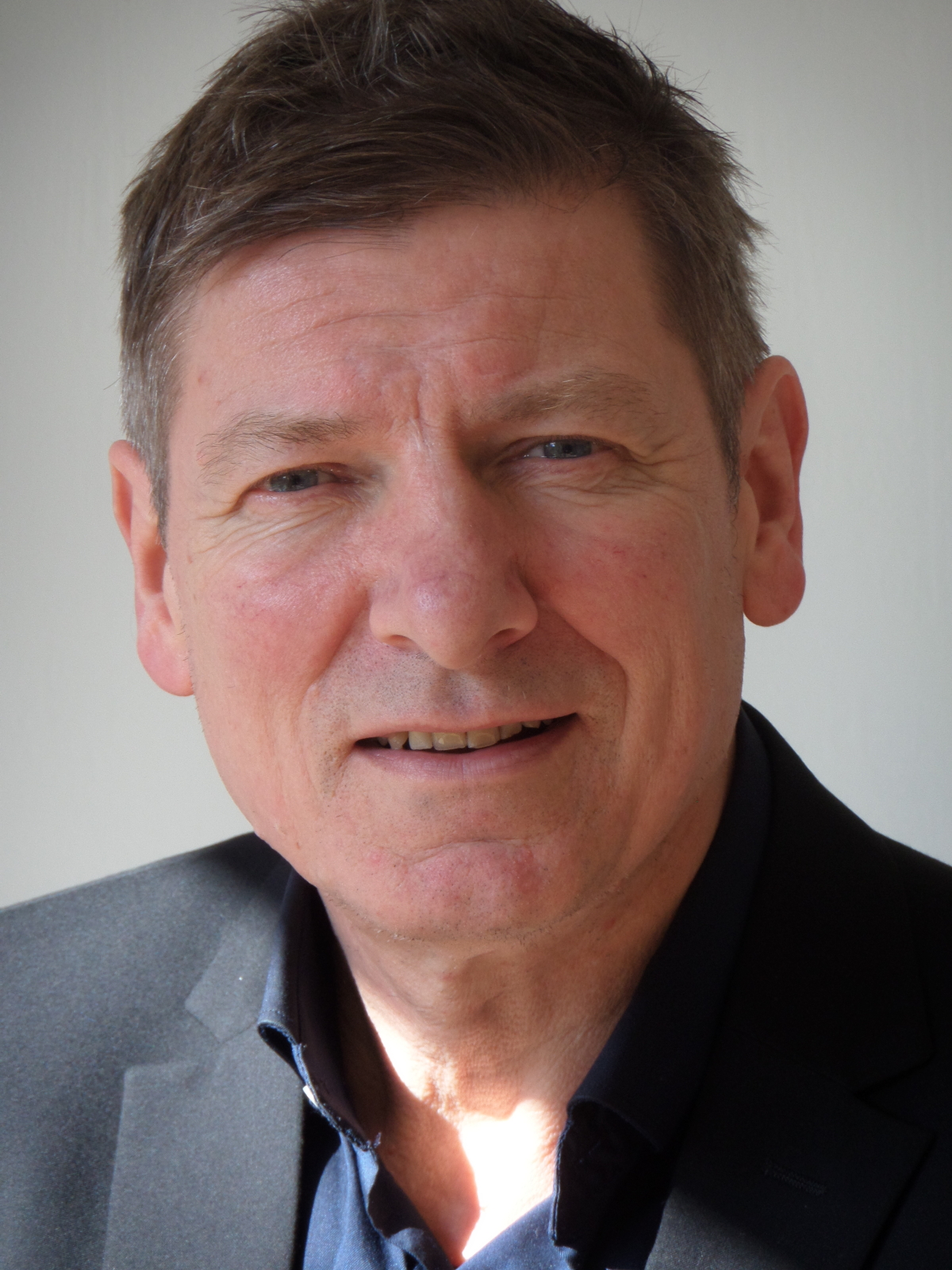 Eco-balance of reinforced-concrete constructions: comparative study of prestressed- and semi ...