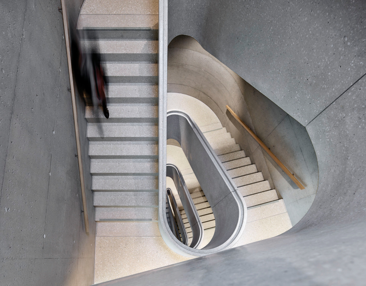 About the architecture of the Saxonian Aufbaubank (SAB) in Leipzig ...