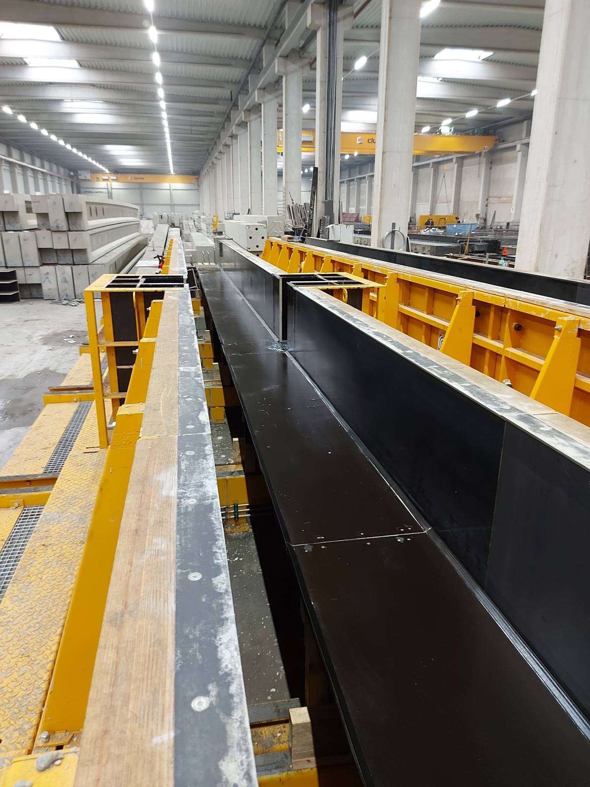 Construx Weckenmann Bibat molds: Fully hydraulically operated battery ...