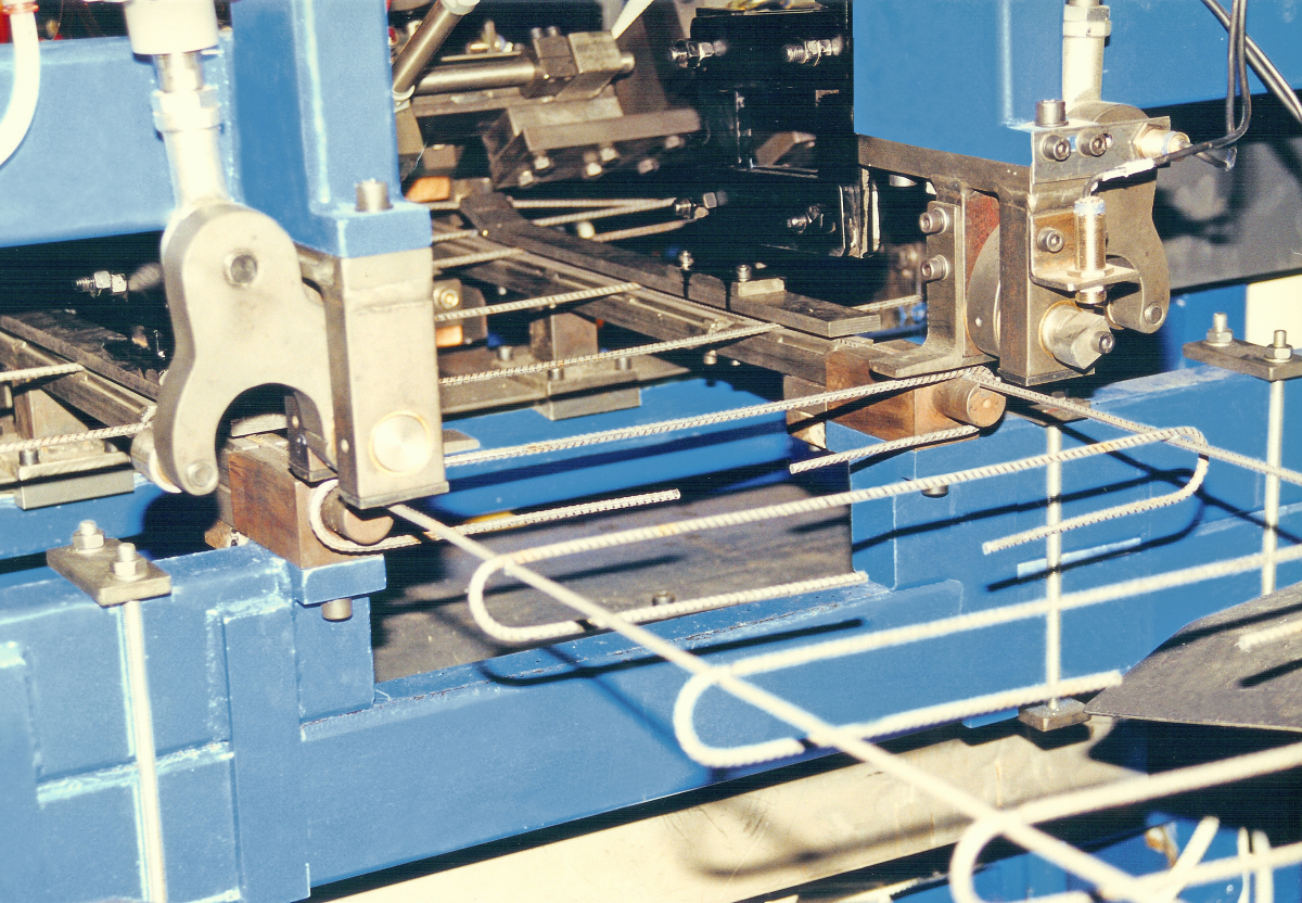 Mesh welding lines for the production of small and medium size mesh ...