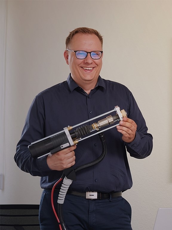 Drawn-arc stud welding (783): process sequence, welding defects and ...