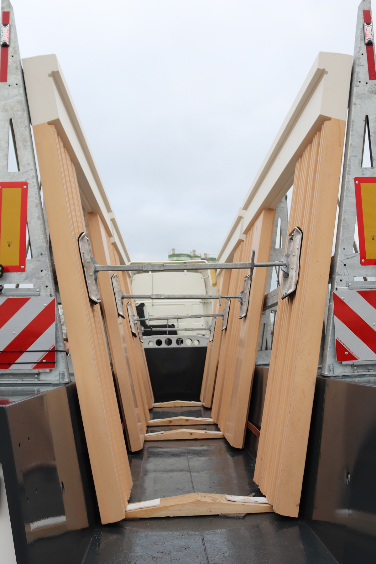 Neuer V-Frame-Loader für die Fertigteilindustrie entwickelt - Betonwerk ...